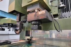 Makino EDNC43 CNC Sinker Type EDM (Electrical Discharge Machine) 60AMP ...