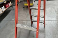 Machines Used | Bauer 6' Fiberglass A-Frame Step Ladder, 250lb Capacity